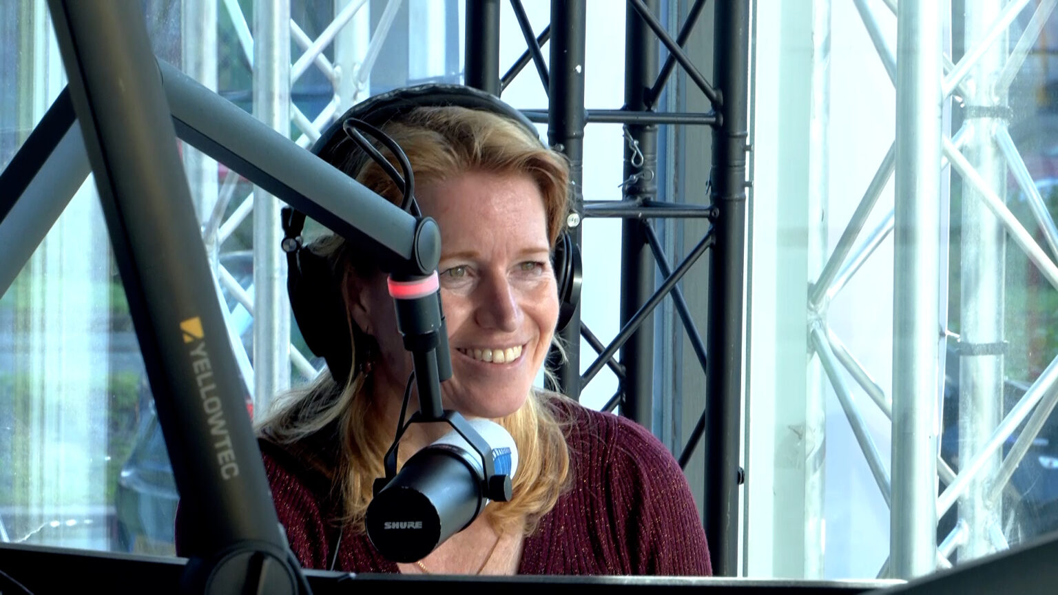 Elze Woudstra (D66) in het Glazen Radiohuis Delft 2024 – Glazen Radiohuis